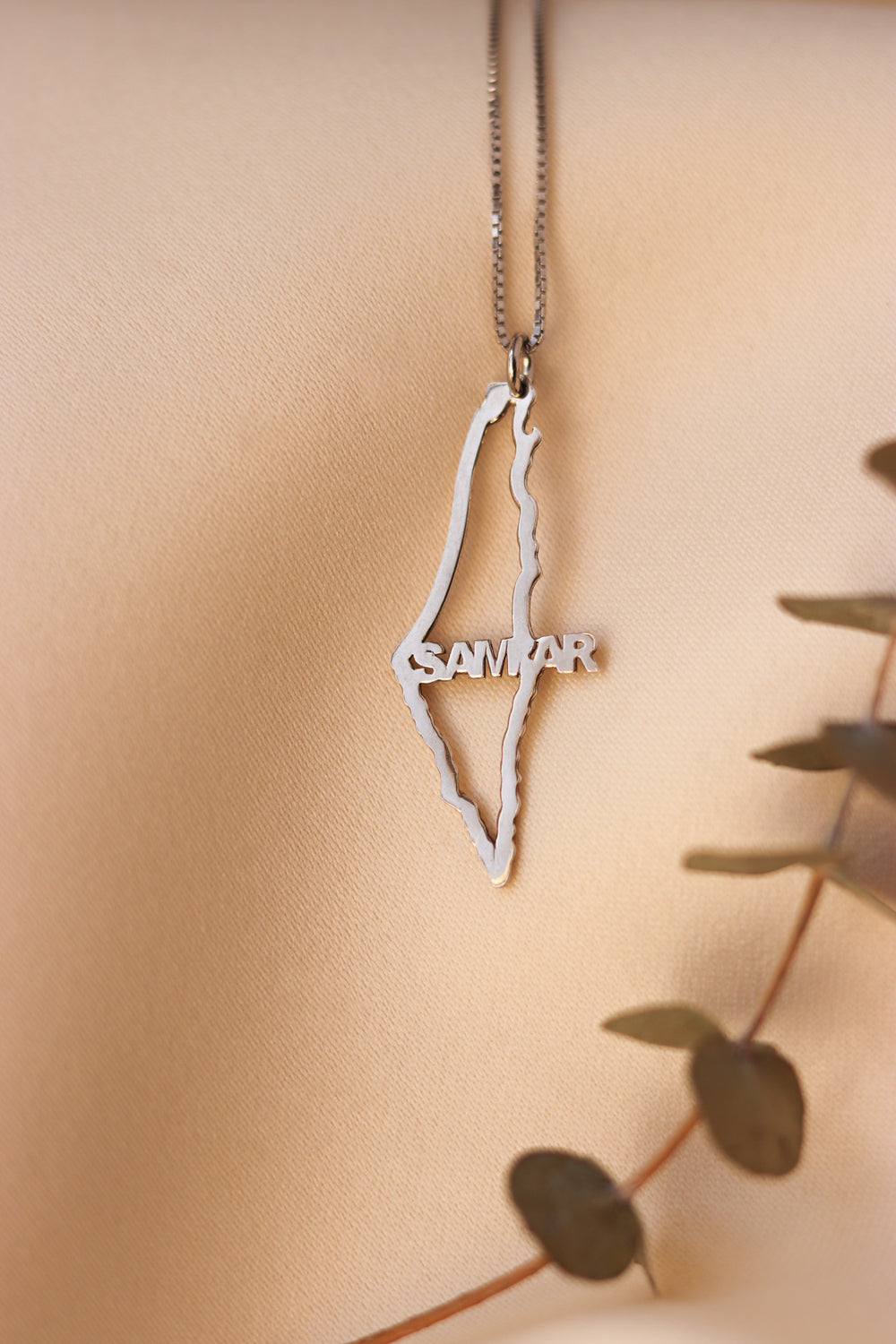 Palestine frame map with horizontal custom English name necklace